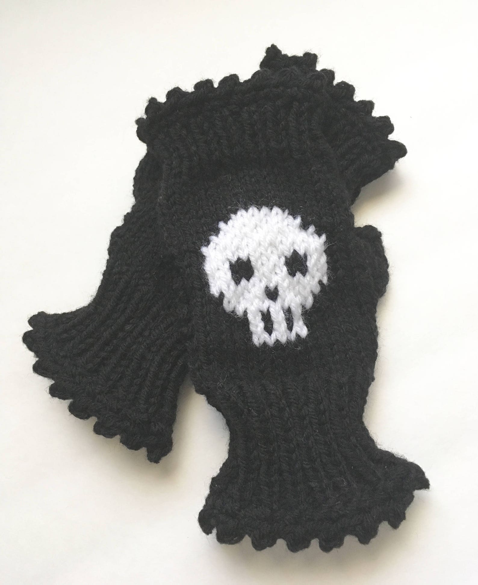 Skull Fingerless Gloves, Hand Knitted, for Day of the Dead or Halloween ...