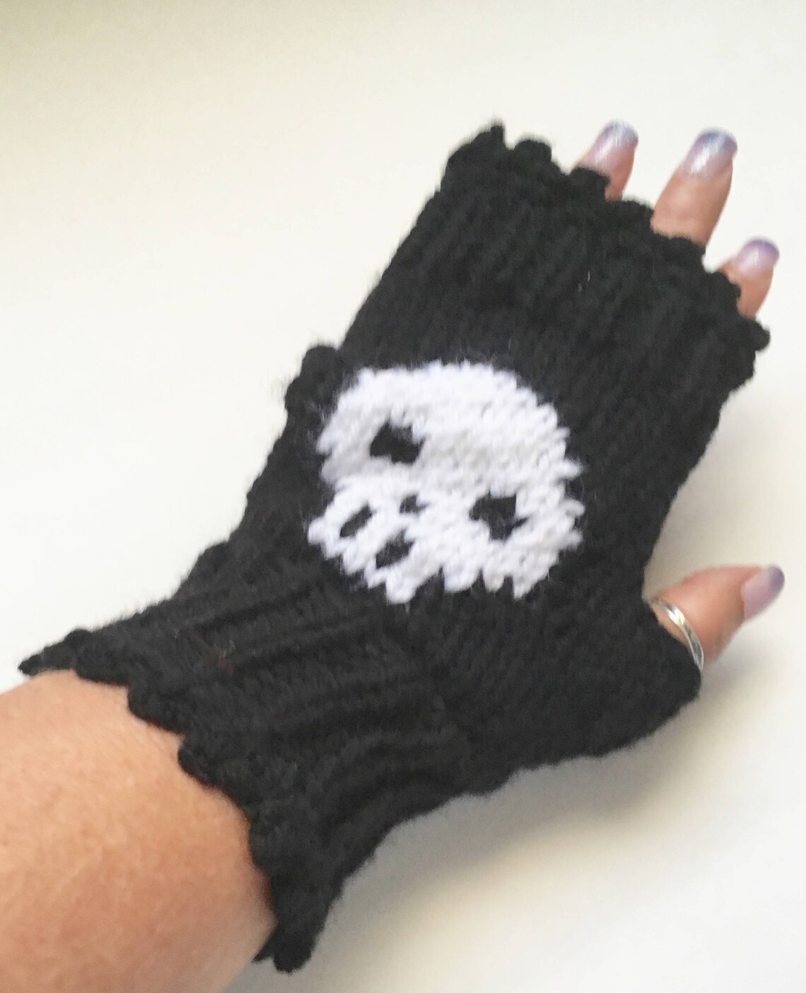 Skull Fingerless Gloves, Hand Knitted, for Day of the Dead or Halloween ...