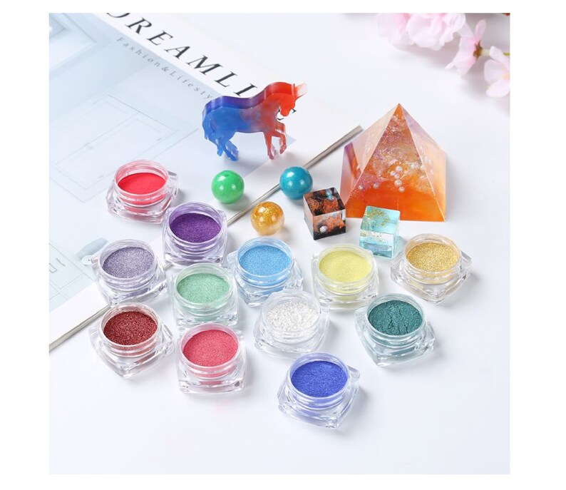 Pearlescent Mica Powder in plastic container with twist top | Etsy