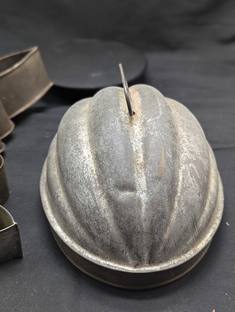 Vintage Tin Molds. Vintage Kitchen Items. Lot of Kitchen Molds and ...