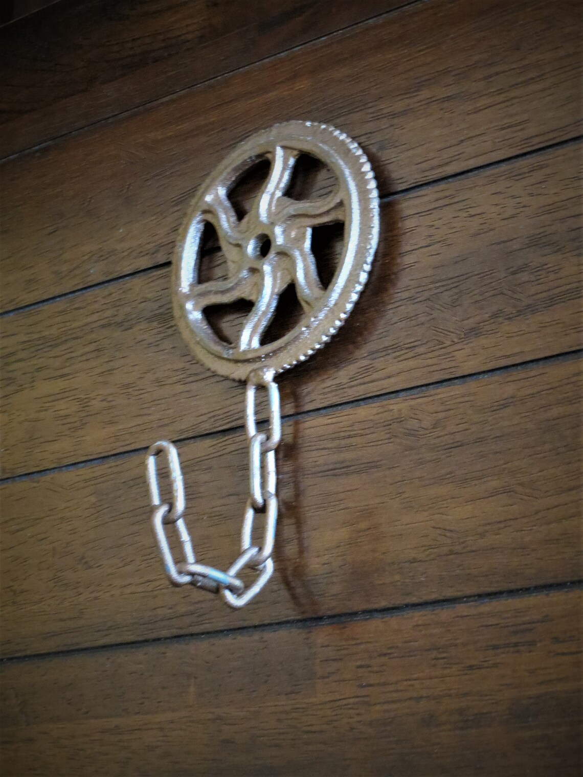 Industrial Style Wall Hook / Gear and Chain Metal Hanger / | Etsy