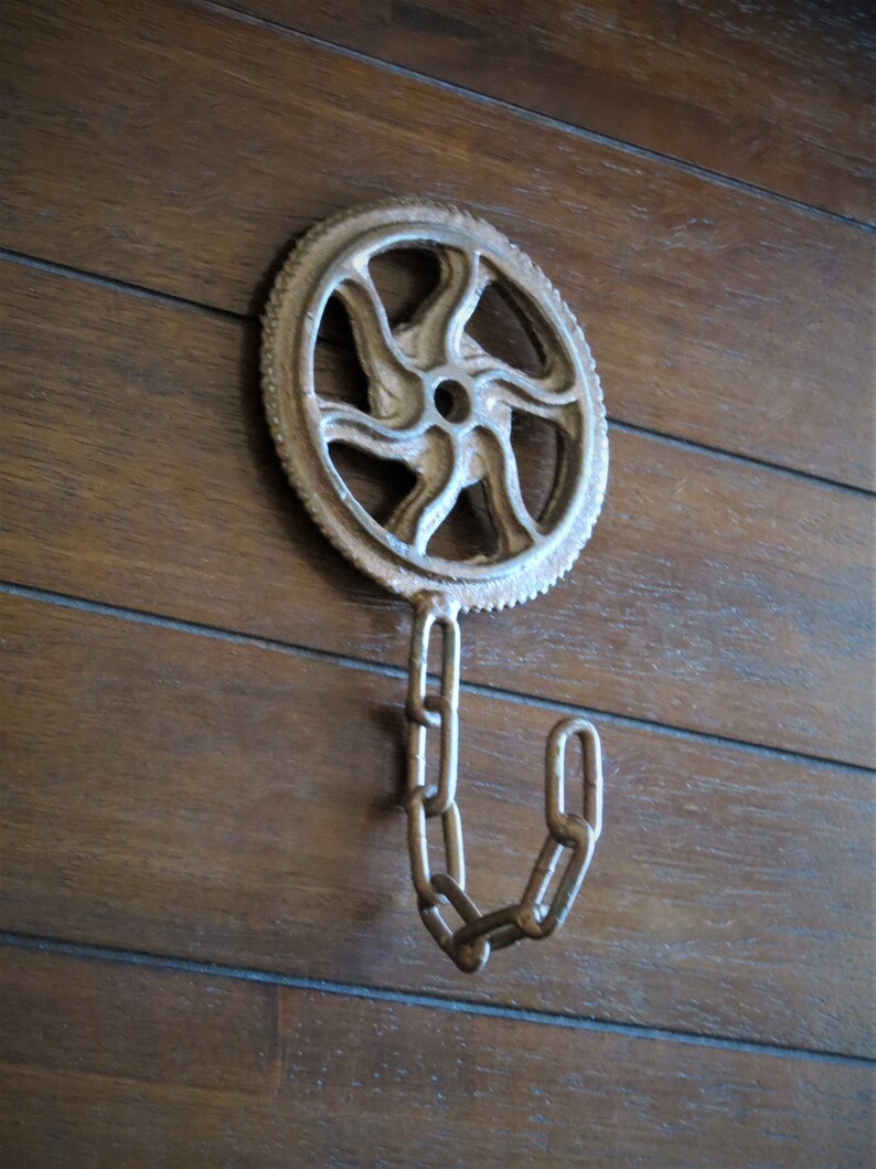 Industrial Style Wall Hook / Gear and Chain Metal Hanger / | Etsy