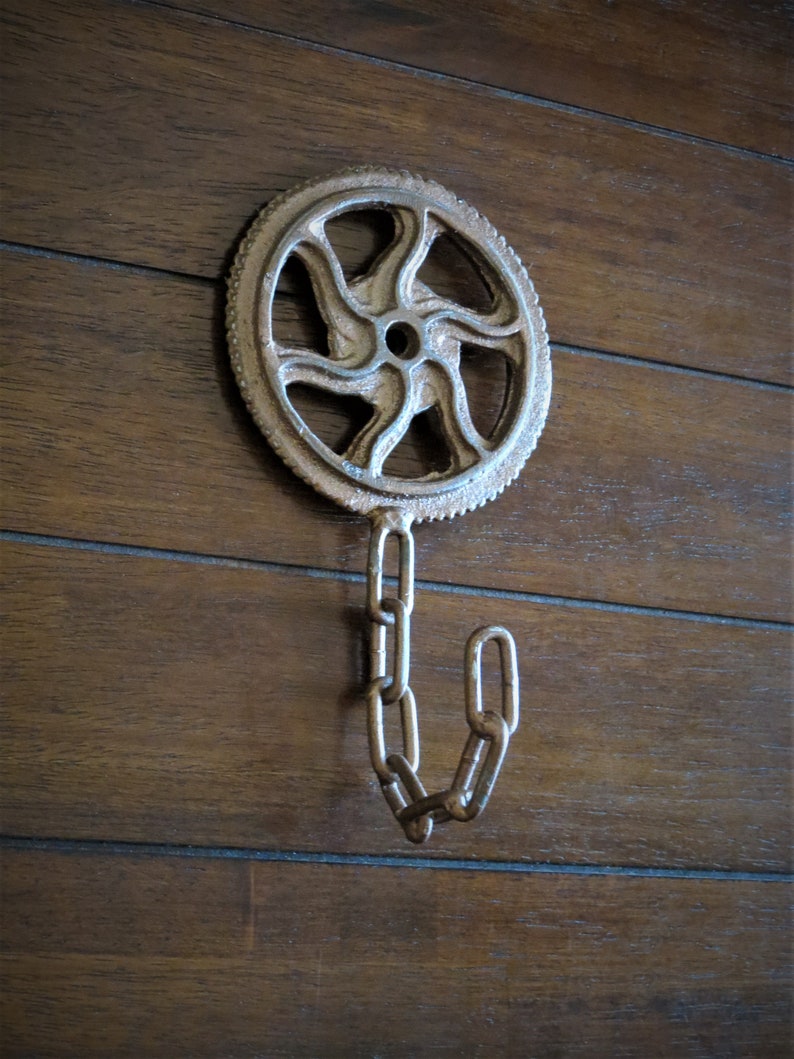 Industrial Style Wall Hook / Gear and Chain Metal Hanger / | Etsy
