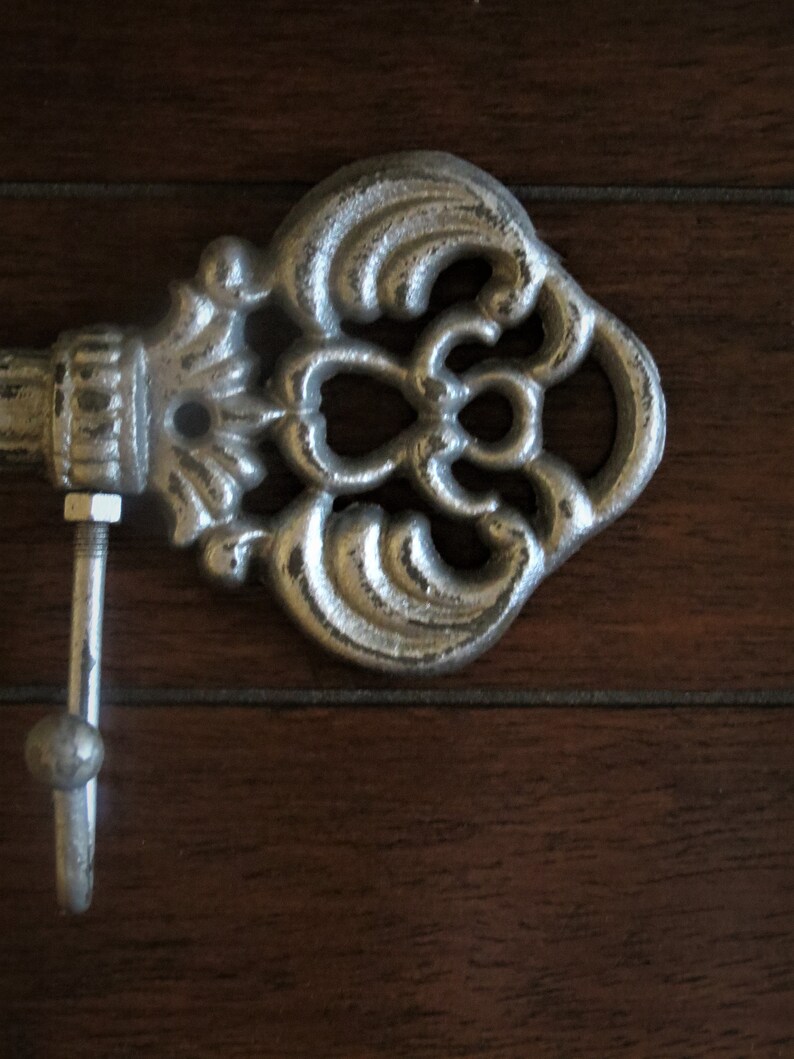 Silver Key Holder / Or Pick Color / Skeleton Key Rack / Cast | Etsy