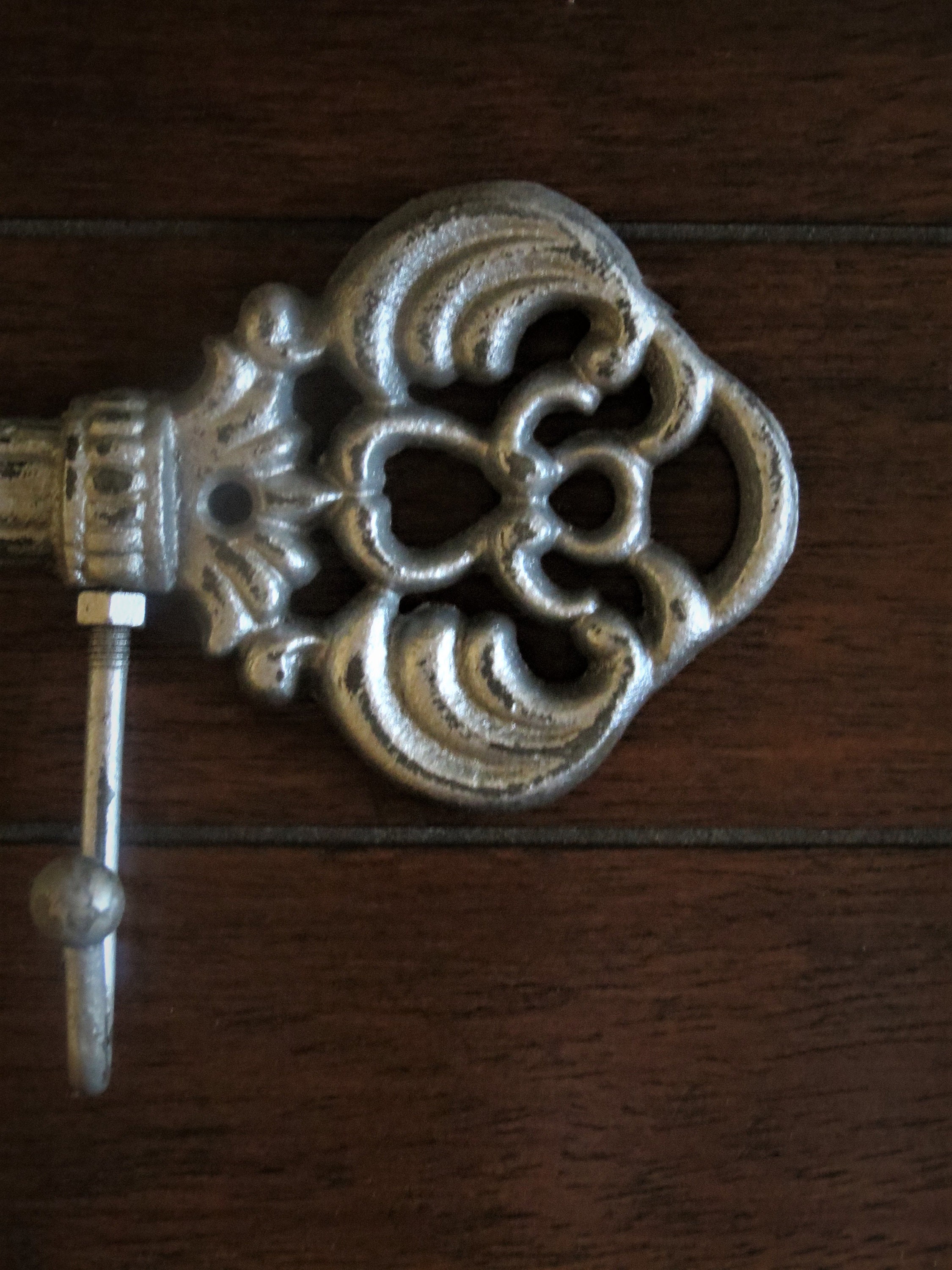 Silver Key Holder / Or Pick Color / Skeleton Key Rack / Cast | Etsy