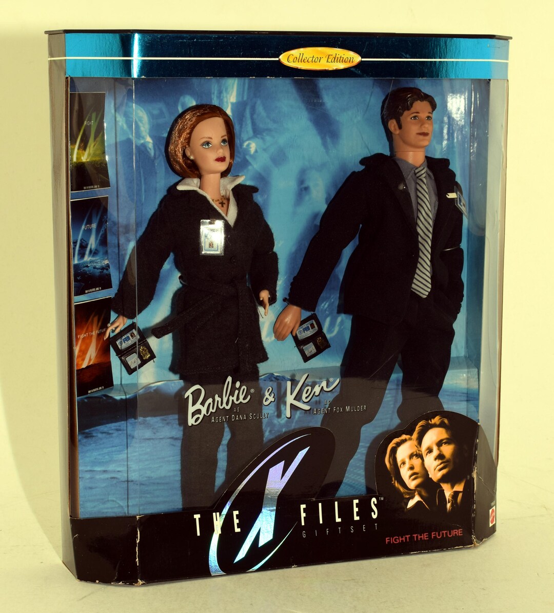 1998 Barbie as Scully and Ken as Mulder in the X-files Gift Set ...