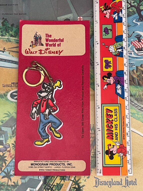 Goofy New Old Stock Vintage Disney Keychain - Gem