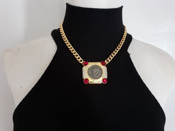 Elizabeth Taylor for Avon Lady Coin Center Pendant Cl… - Gem