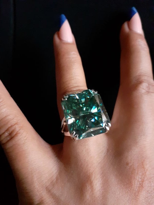 Dramatic 31.75 Carat Square Radiant Cut Fancy Vivid Blue Green Color ...
