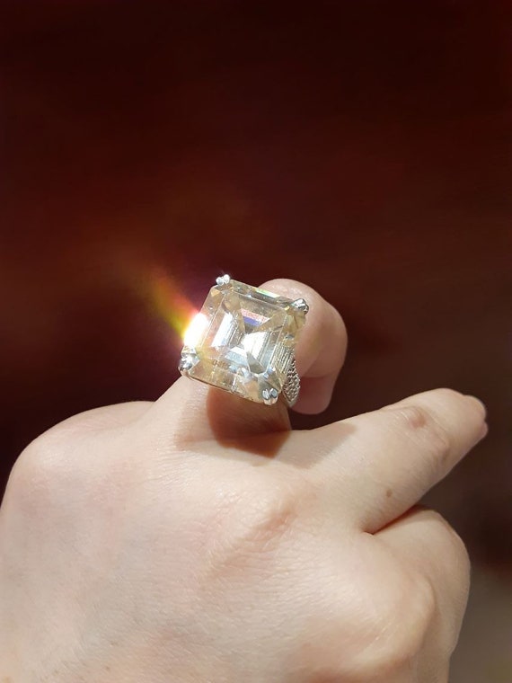 20 Carat Classic Emerald Shape Step Cut Light Champag… - Gem
