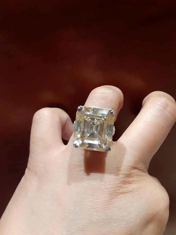 20 Carat Classic Emerald Shape Step Cut Light Champag… - Gem
