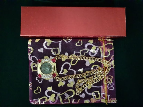 Elizabeth Taylor for Avon Lady Coin Center Pendant Cl… - Gem