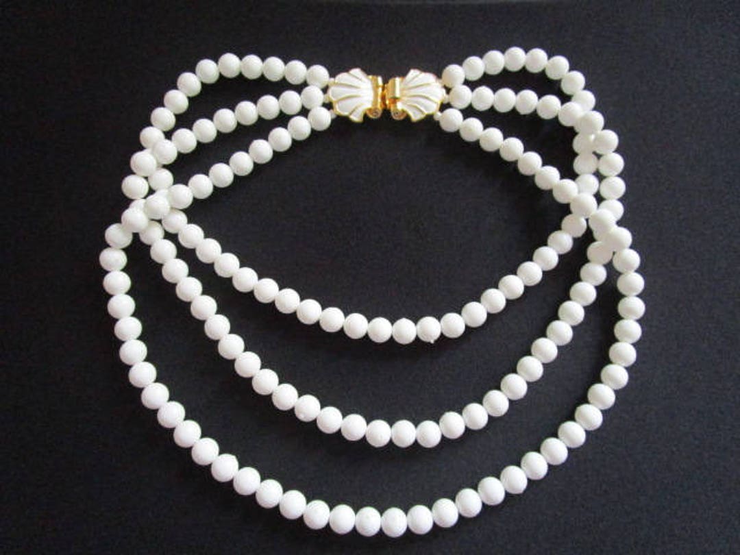 Very Pretty Vintage Mimi Di N 1979 Princess Niscemi 3 Strand Snow White ...