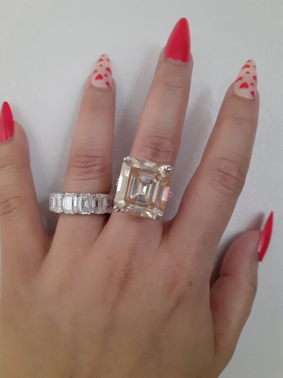 20 Carat Classic Emerald Shape Step Cut Light Champag… - Gem