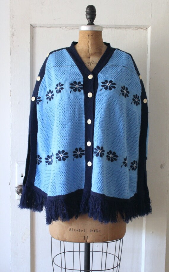 Vintage 1970s Blue Knit Poncho / Early 70s Floral Pri… - Gem