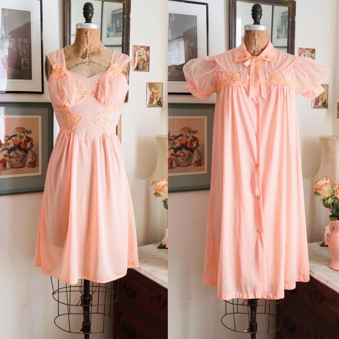 Vintage 1960s Peach Nightgown and Robe Peignoir Set / Early 60s Nylon ...