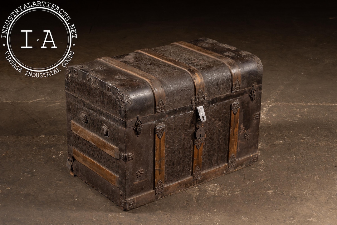 19th Century Immigrant Steamer Trunk With Decorated Interior Partitions ...