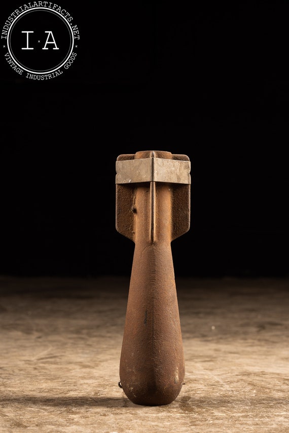 Flaming bomb. antique hand - Gem