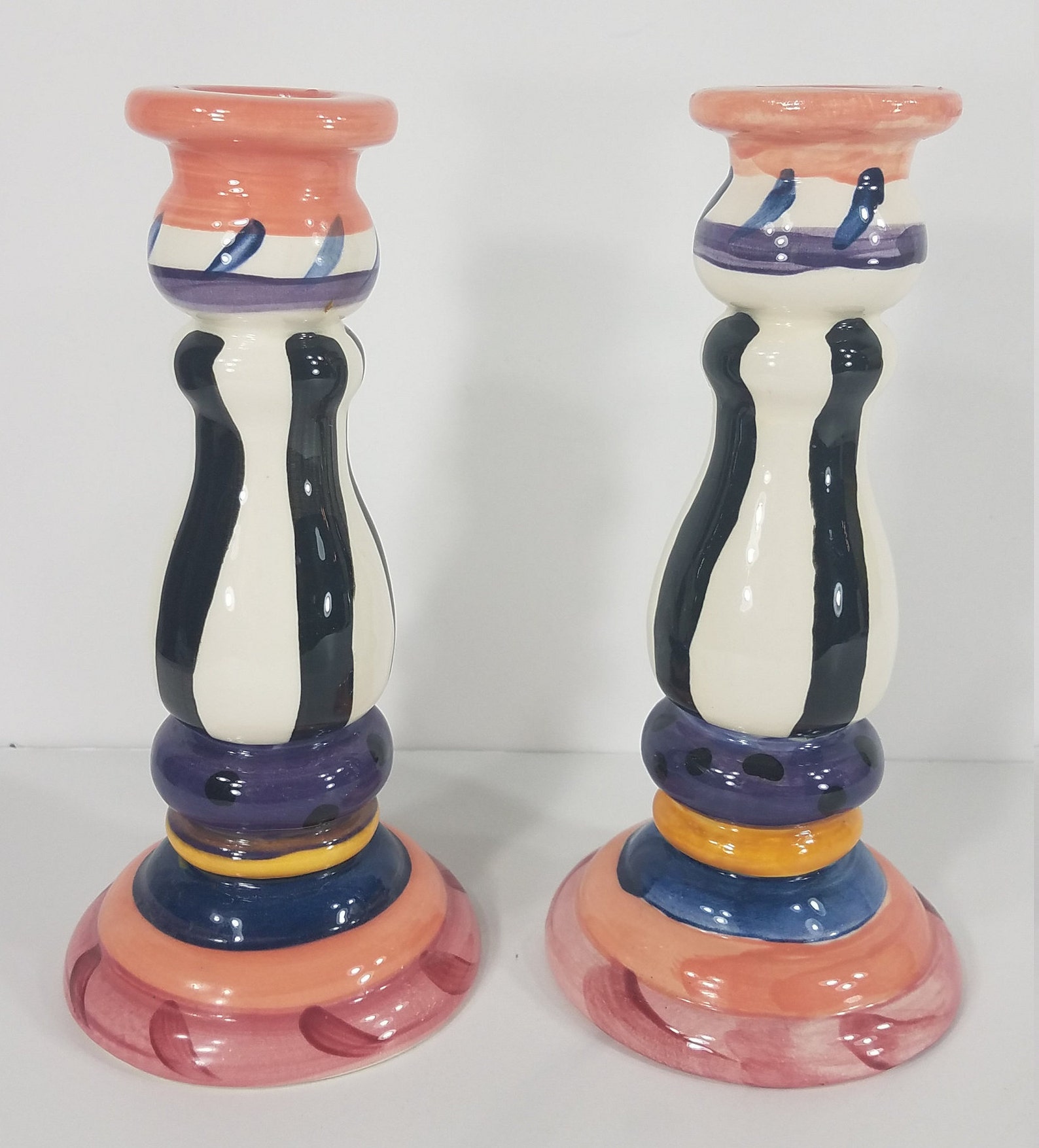 Set de 2 velas de cerámica coloridas pintadas a mano Vicki Carroll ...