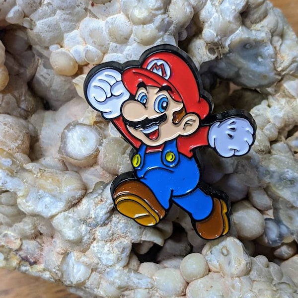 Mario Pin - Etsy