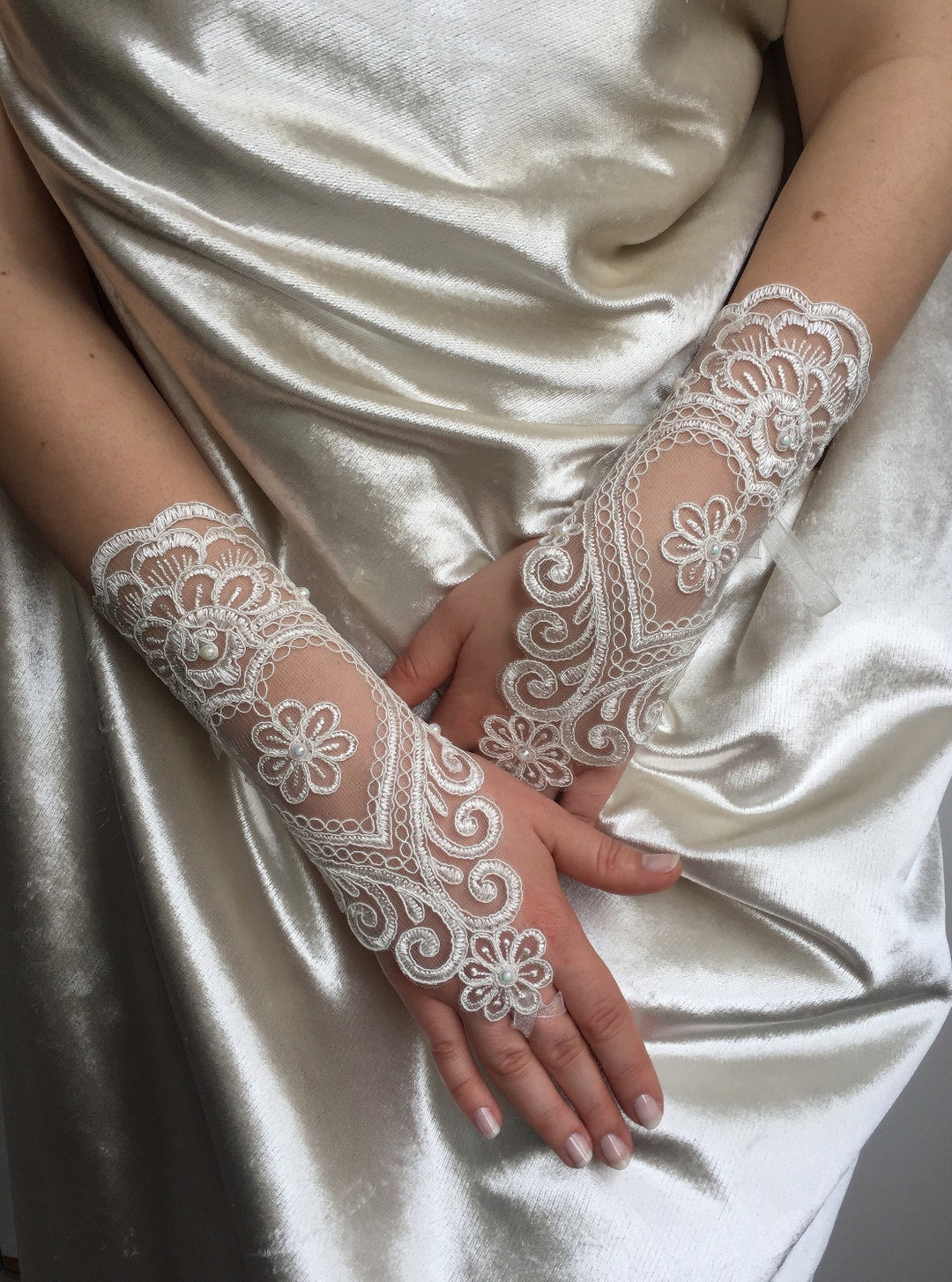 Heart Lace Wedding Gloves, Ivory Bridal Gloves, Bridal Shower ...