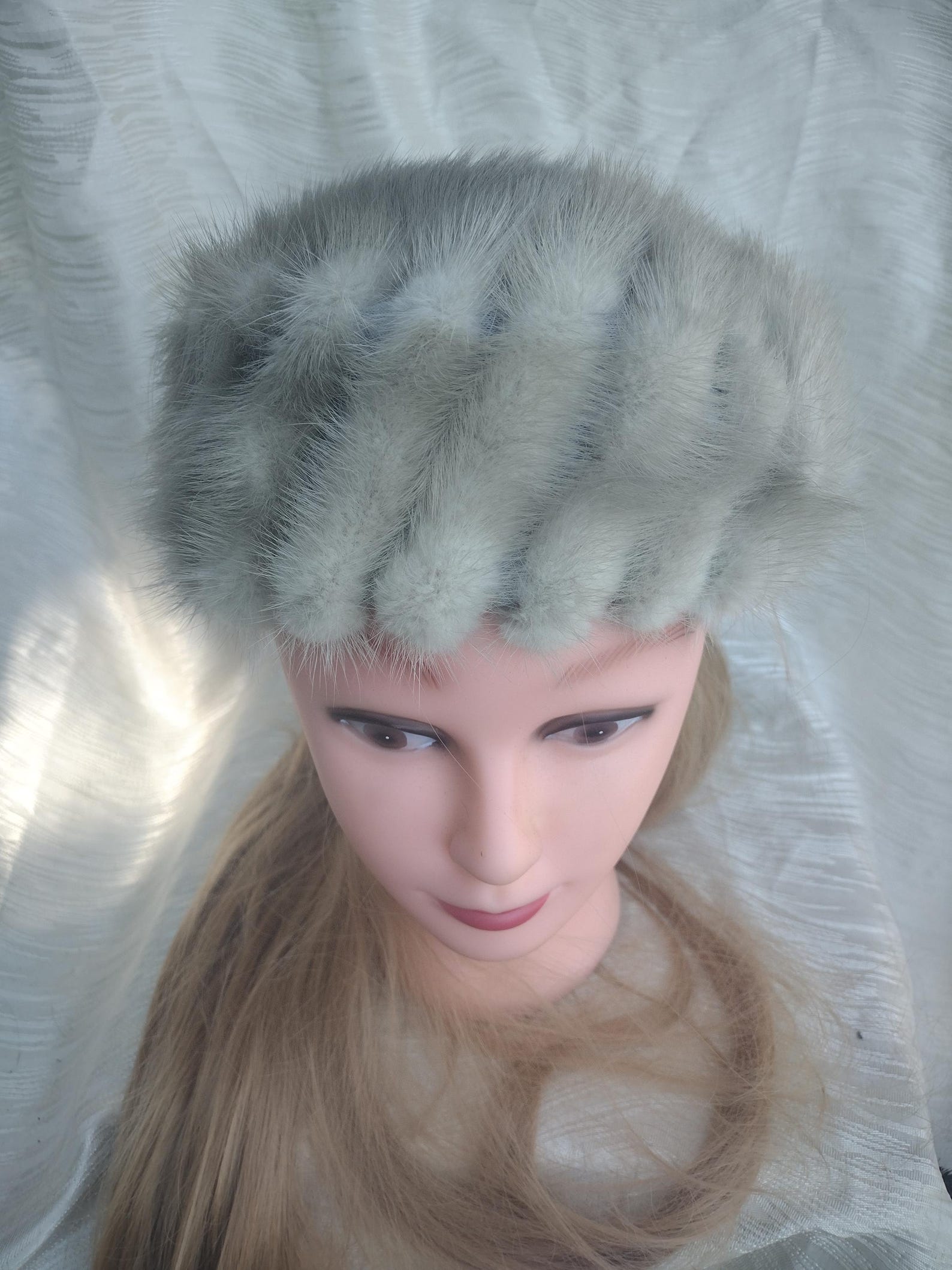 Lisa Mink Hat, Silver Gray, Modern, Warm and Comfortable Styling, One ...