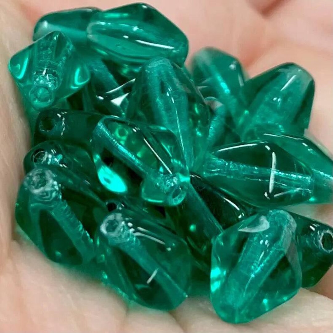 25 Vintage Green Emerald German Diamond Glass Beads - Etsy