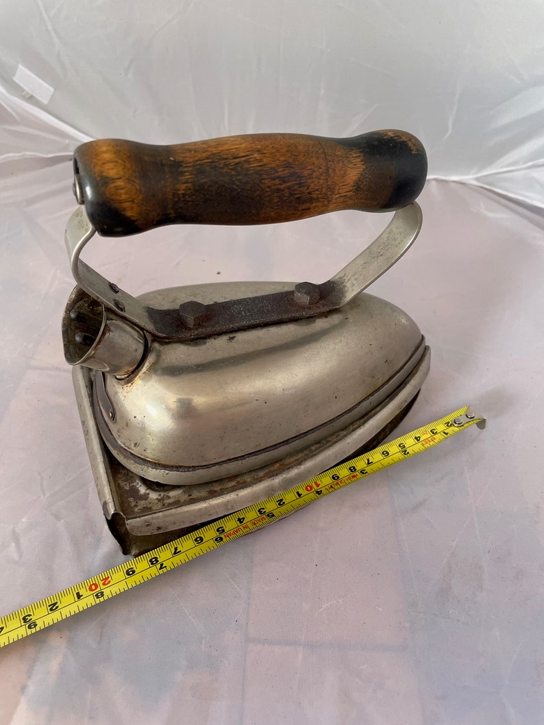 Antique Universal Wrinkle Proof Electric Iron With Safety Stand, No ...