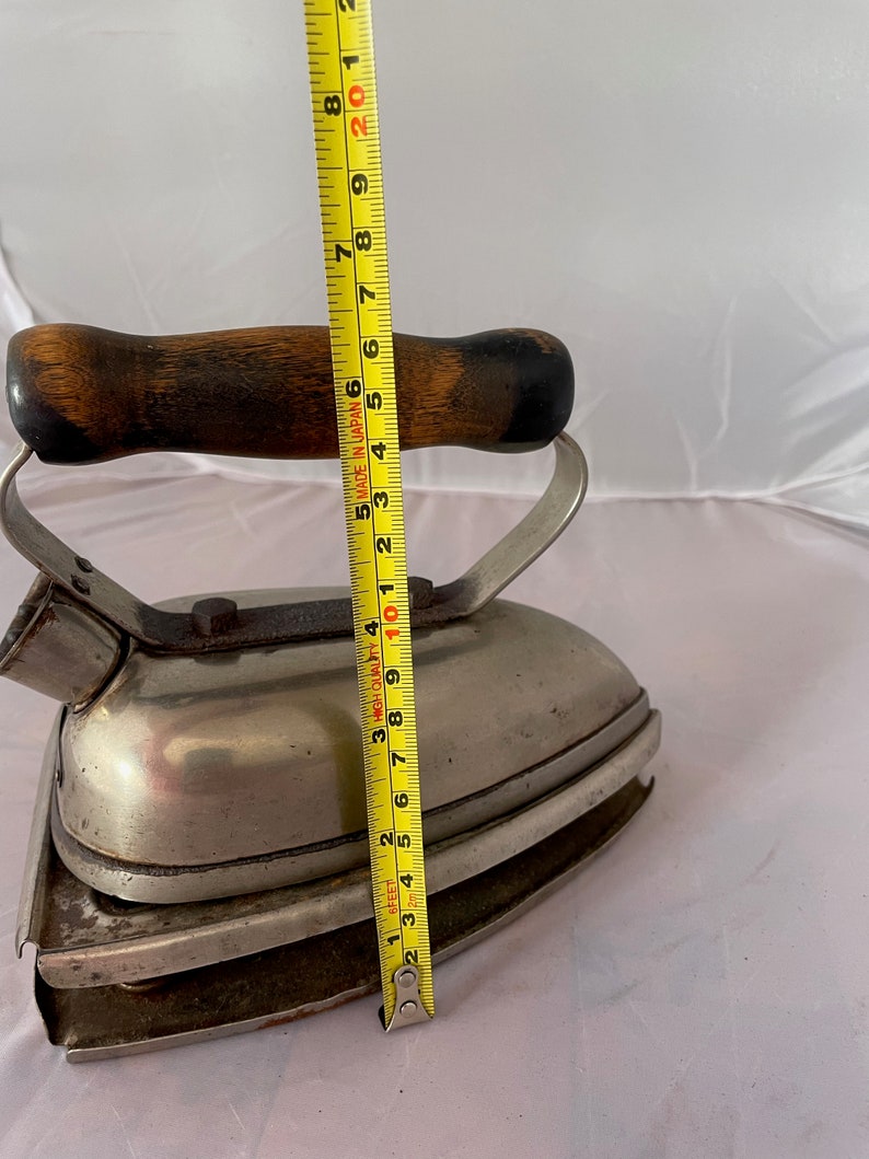 Antique Universal Wrinkle Proof Electric Iron With Safety Stand, No ...