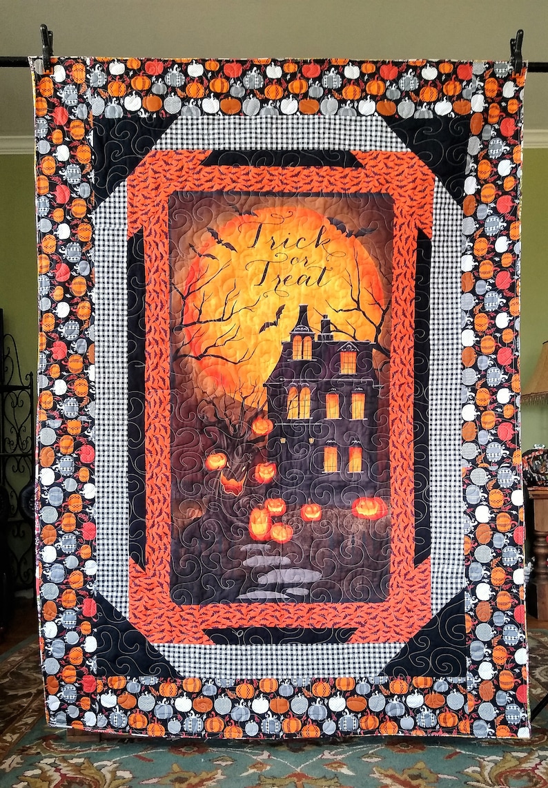 New Handmade Haunted House Panel Quilt 49"x68" - Etsy