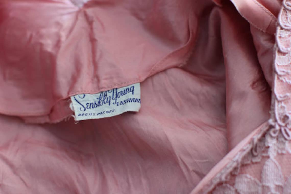 1940's Vintage Lace Cocktail Party Dress by Sensibly Young - Etsy