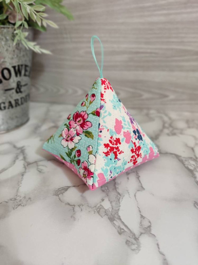 Pyramid Pincushion, Quilted, Triangle Pin Cushion, Patchwork, Bowl ...