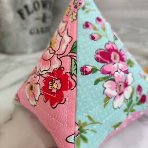 Pyramid Pincushion, Quilted, Triangle Pin Cushion, Patchwork, Bowl ...
