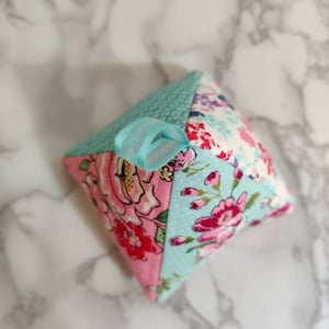 Pyramid Pincushion, Quilted, Triangle Pin Cushion, Patchwork, Bowl ...