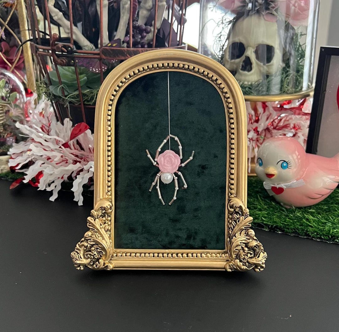 Coquette Beaded Spider in Bow Frame, Witchy Decor, Gothic Decor, Gothic ...