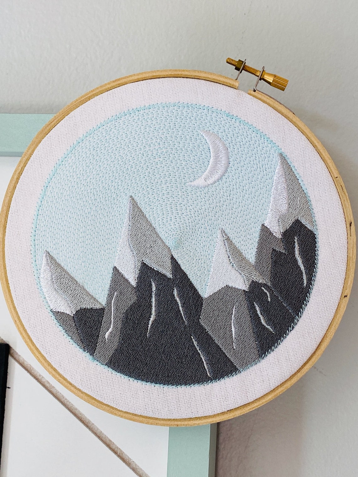 Round Snowcapped Mountain Machine Embroidery Design, Round Hoop ...