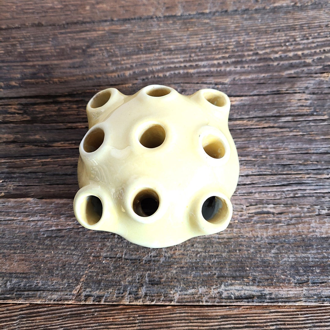 Tuba Flower Aid Grimwades England 090980 Yellow Luster Flower Arranger ...