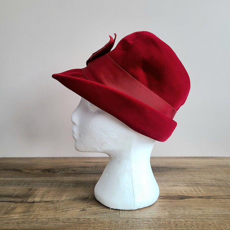 Vintage 1970s 1980s New York Import Eaton's of Canada Red Velvet Hat ...