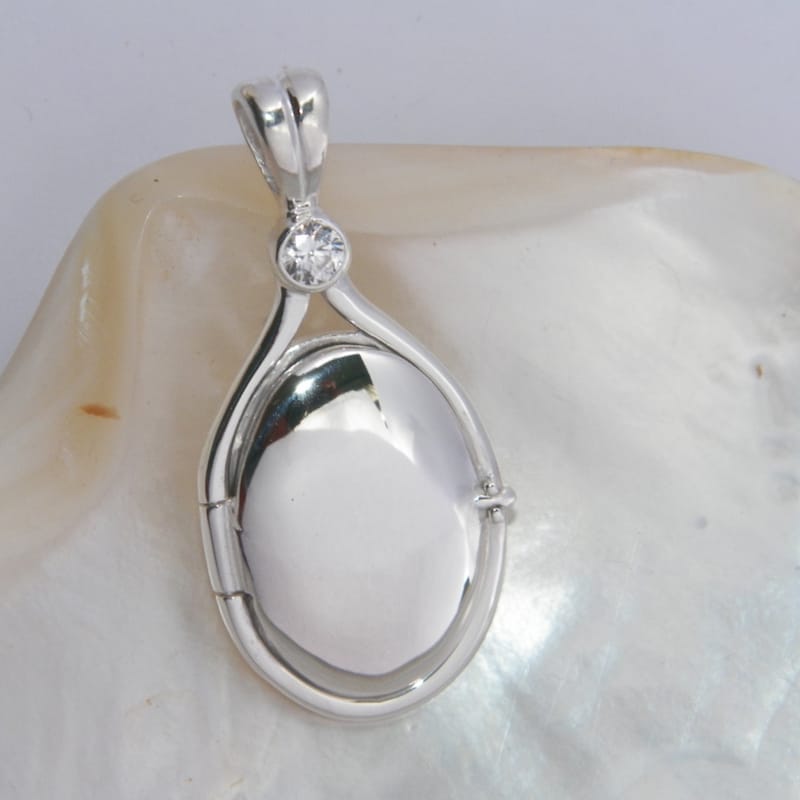 Mermaid H20 Locket - Etsy