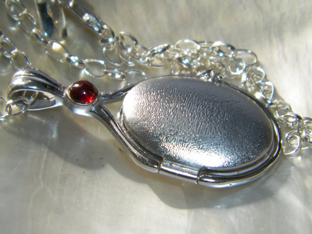 Hand Made in USA SOLID Sterling Silber 4mm Natürliche Granat Locket H2O ...