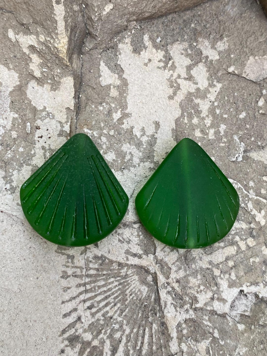 2 Shamrock Sea Glass Clamshells: Frosted Bottle Green Pendants ...