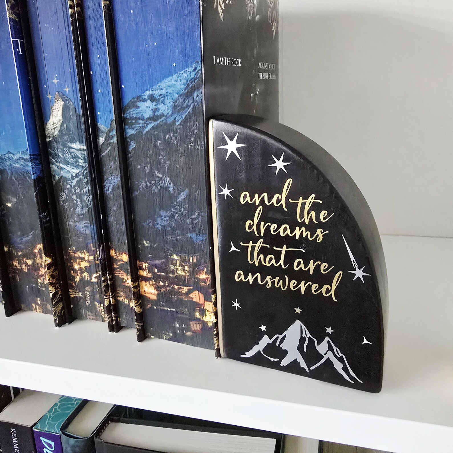 To the Stars Who Listen - Sarah J Maas Quote - Fantasy Bookends - Black ...
