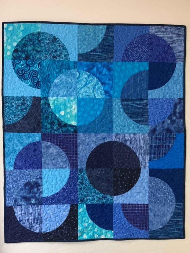 Drunkard's Path Lap Quilt or Wall Hanging in Shades of - Etsy