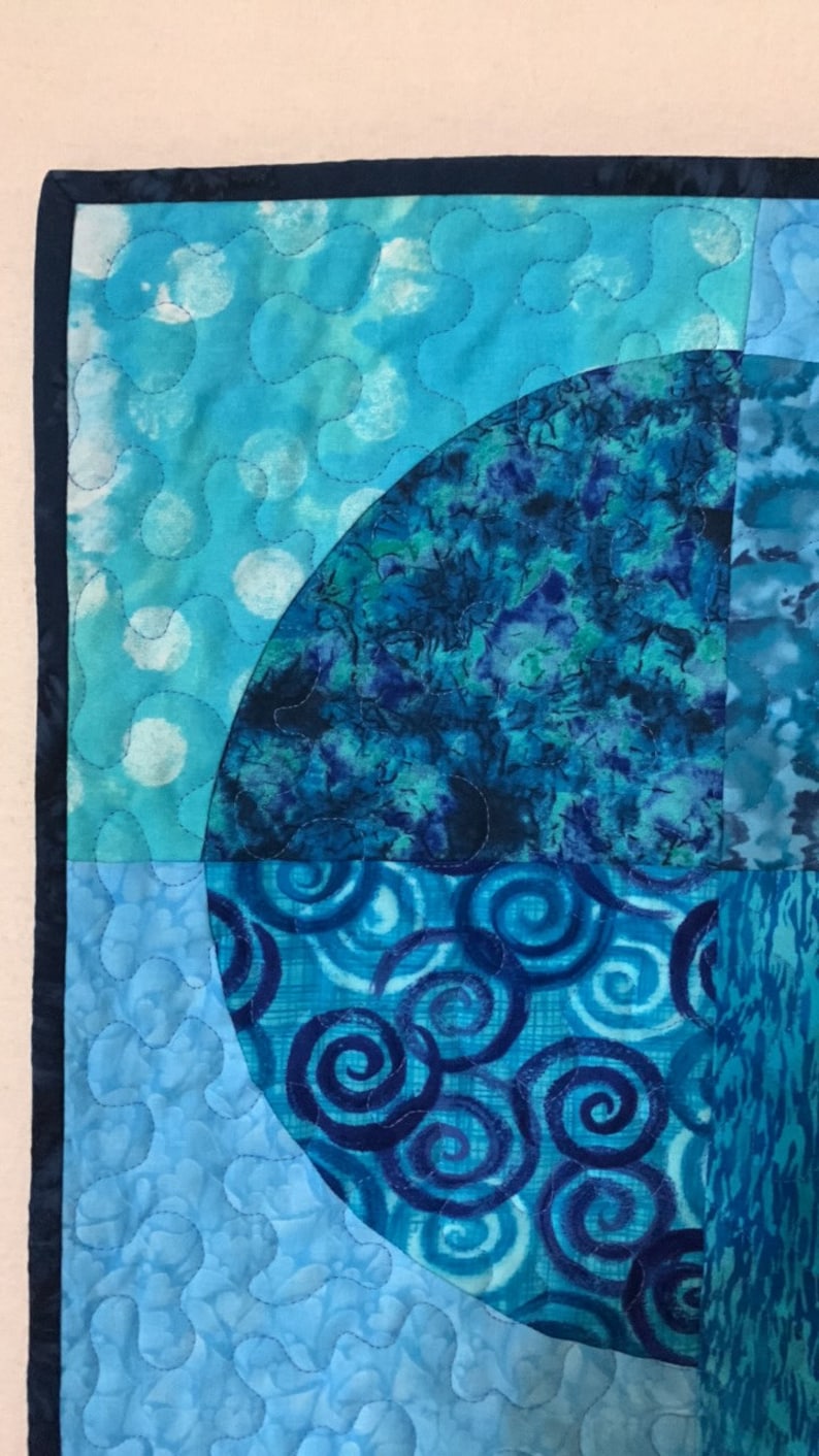 Drunkard's Path Lap Quilt or Wall Hanging in Shades of - Etsy