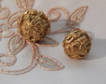 Lindasbuttons on Etsy