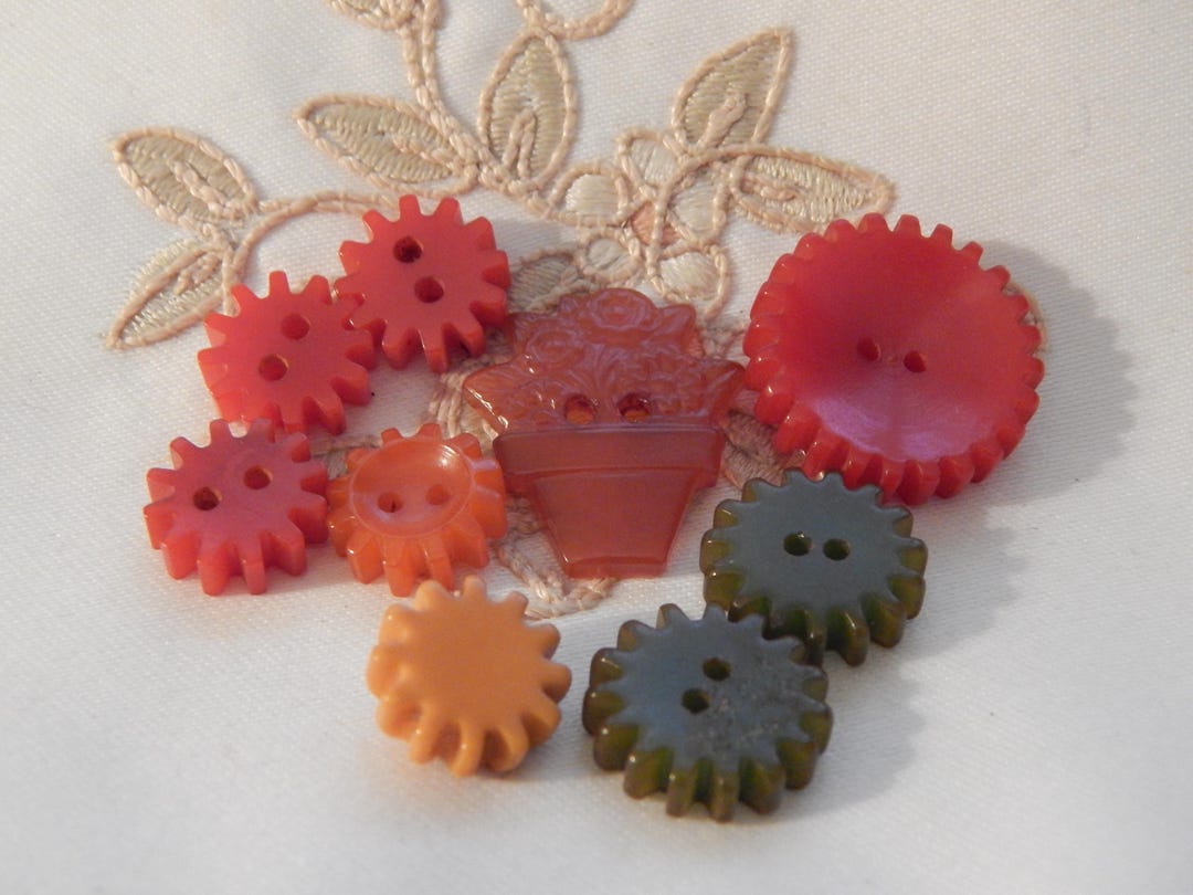 Bakelite Gear Buttons and Flower Pot Buttons - 9 Different Colors - Etsy