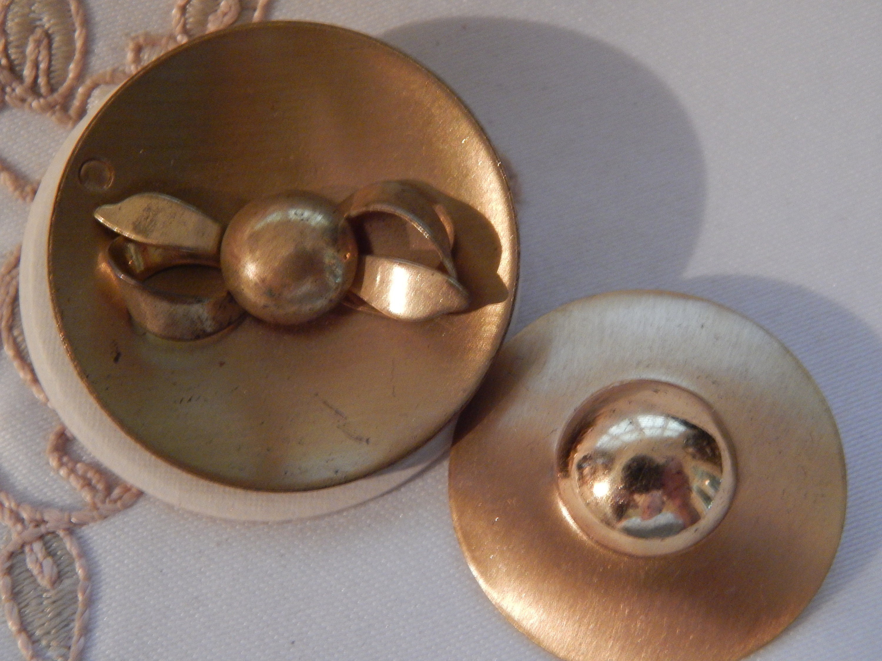 Brushed Gold Tone Fashion Buttons 2 Different Designs - Etsy 日本