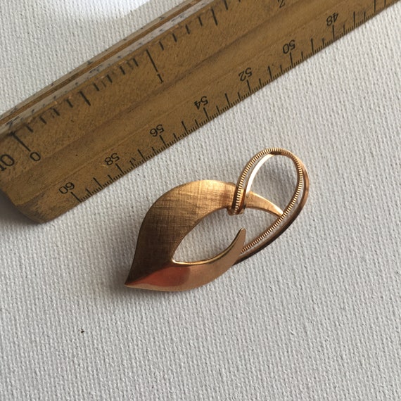 De Curtis Classic Mid Century Modern Brooch Cross Hat… - Gem