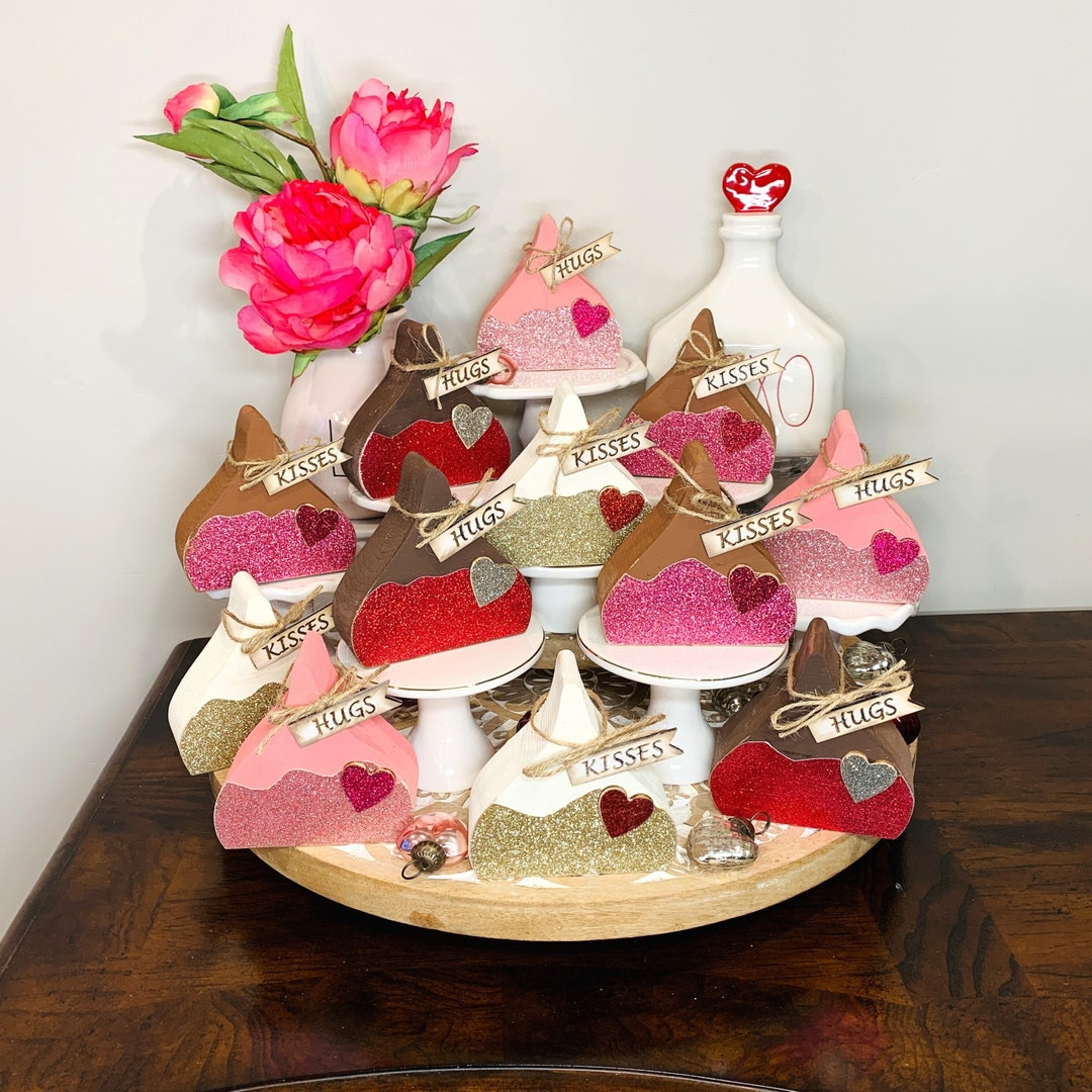 Chunky Chocolate Candy Hugs & Kiss, Shelf Sitter Valentine Day Wood ...