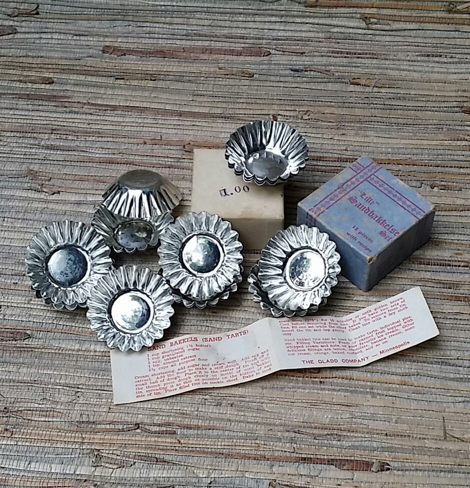 Lille Sandbakkelse Set Sand Tarts 15 Piece Set With Recipe & Original Box